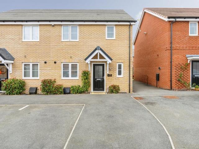 3 bedroom semi detached house for sale