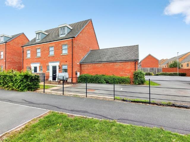 3 bedroom semi detached house for sale
