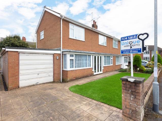 3 bedroom semi detached house for sale