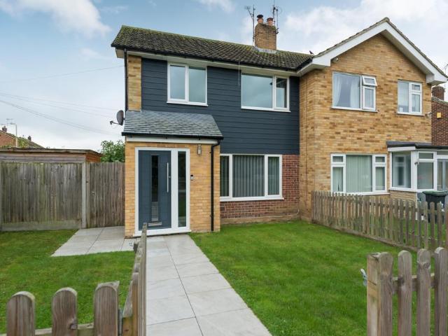 3 bedroom semi detached house for sale