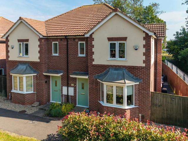 3 bedroom semi detached house for sale
