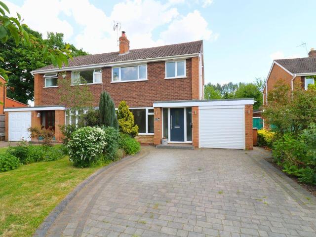 3 bedroom semi detached house for sale