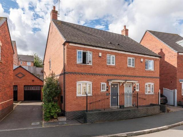 3 bedroom semi detached house for sale