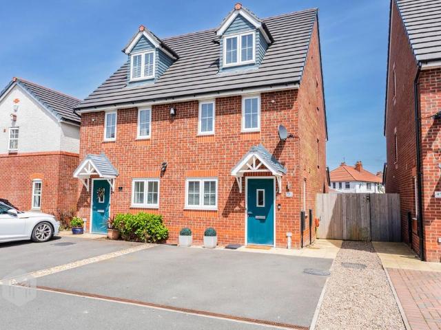 3 bedroom semi detached house for sale