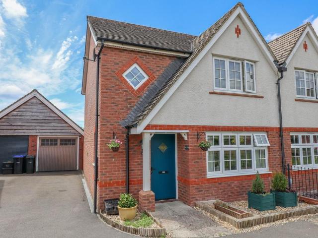 3 bedroom semi detached house for sale