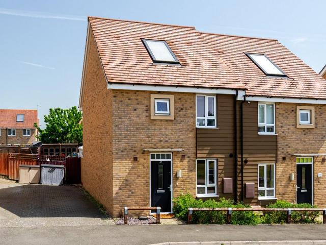 3 bedroom semi detached house for sale