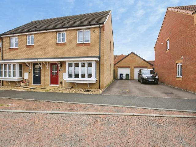 3 bedroom semi detached house for sale