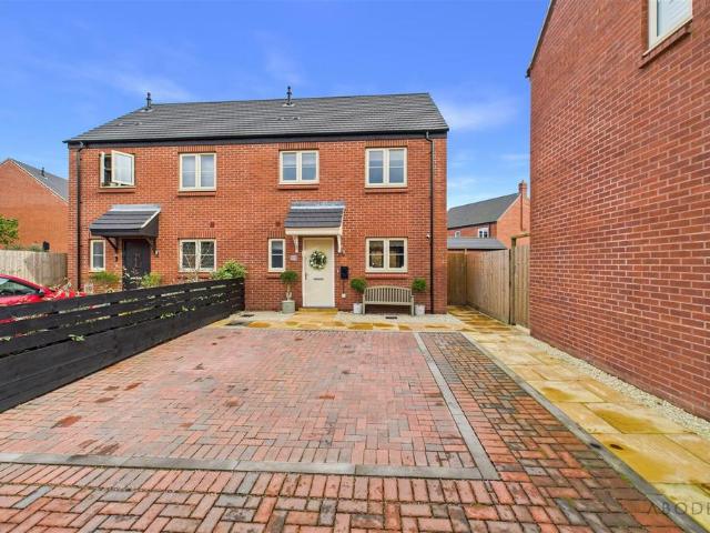 3 bedroom semi detached house for sale