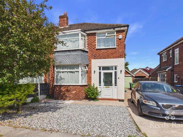 3 bedroom semi detached house for sale