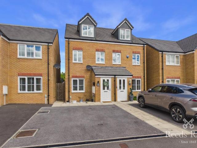 3 bedroom semi detached house for sale