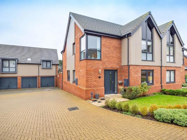 3 bedroom semi detached house for sale