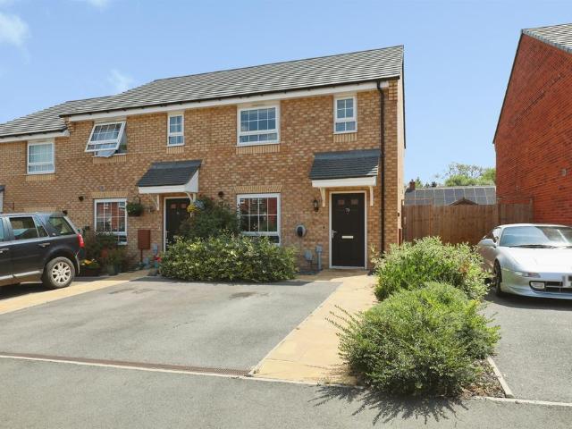 3 bedroom semi detached house for sale