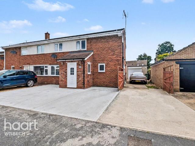 3 bedroom semi detached house for sale