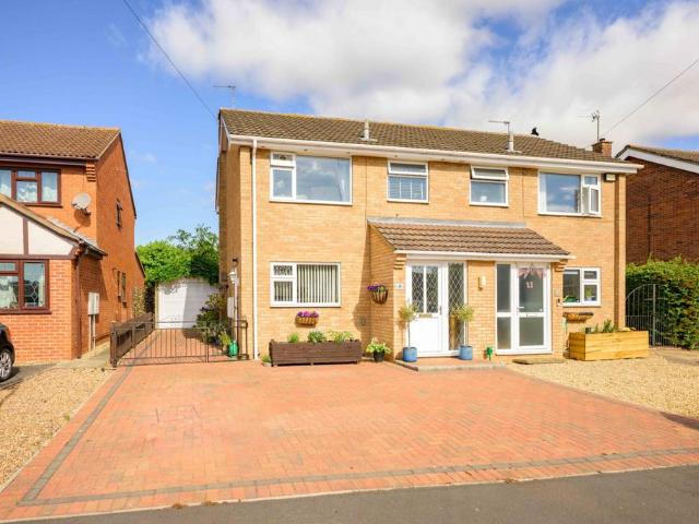 3 bedroom semi detached house for sale