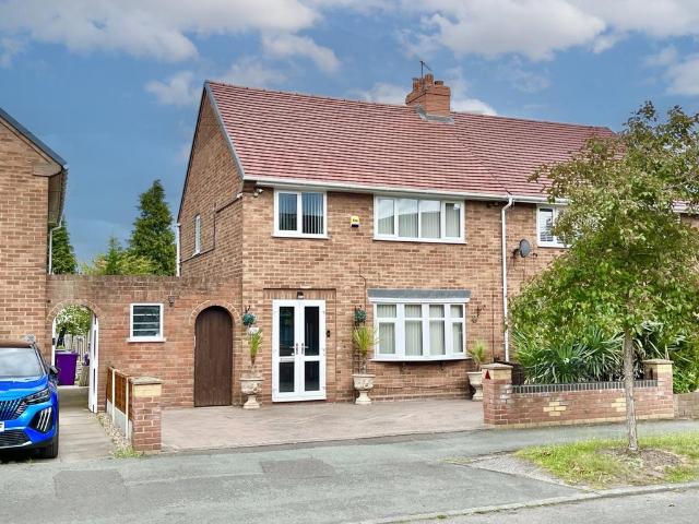 3 bedroom semi detached house for sale