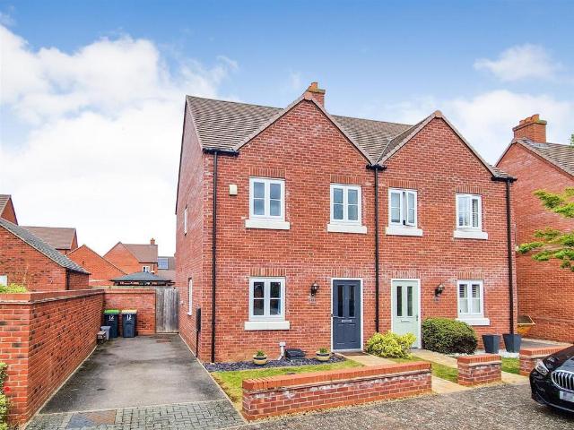 3 bedroom semi detached house for sale