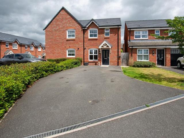 3 bedroom semi detached house for sale