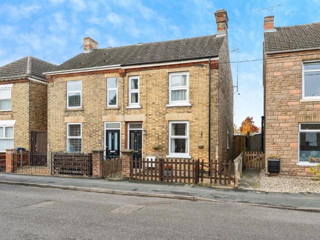 3 bedroom semi detached house for sale
