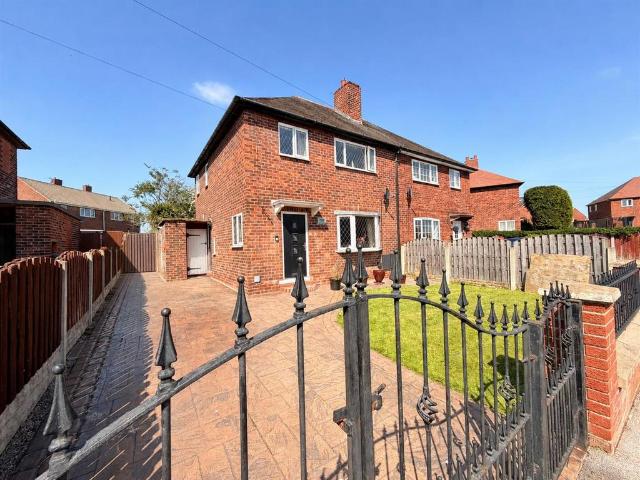 3 bedroom semi detached house for sale