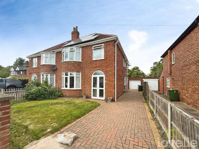 3 bedroom semi detached house for sale