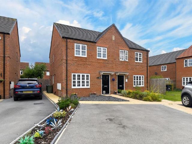 3 bedroom semi detached house for sale