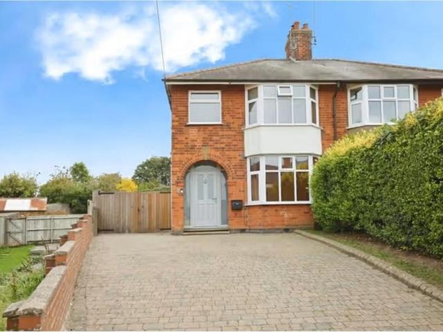 3 bedroom semi detached house for sale