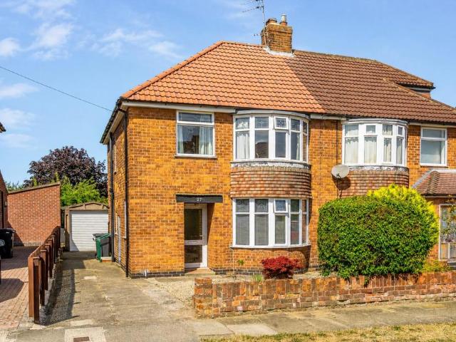 3 bedroom semi detached house for sale