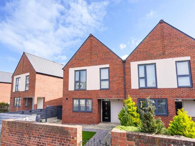 3 bedroom semi detached house for sale