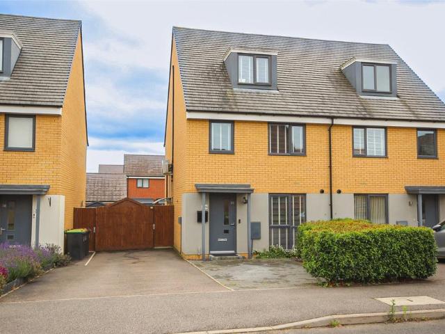 3 bedroom semi detached house for sale