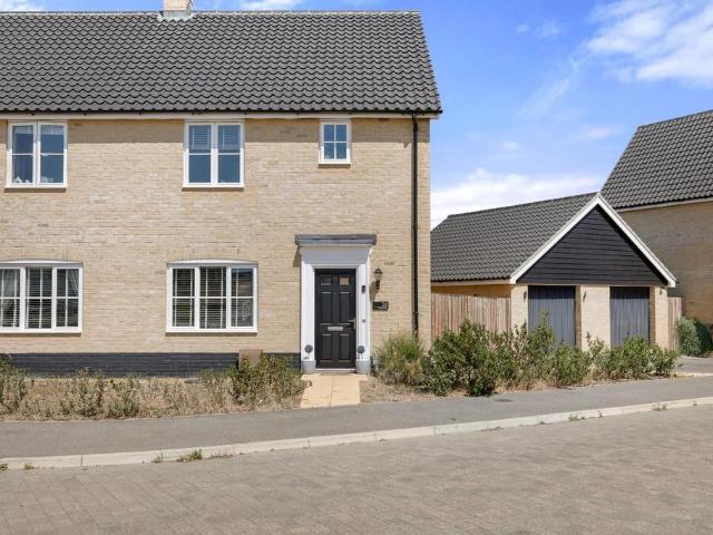 3 bedroom semi detached house for sale