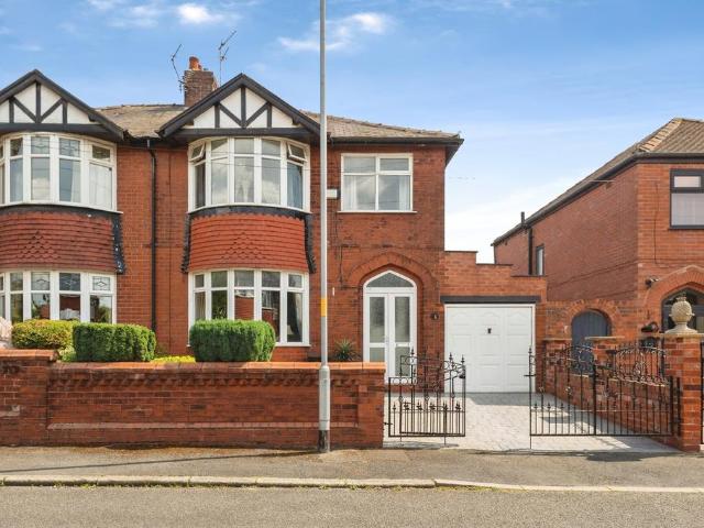 3 bedroom semi detached house for sale