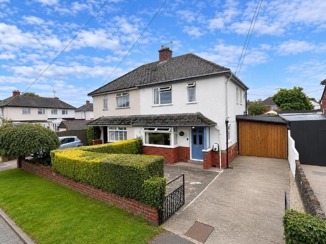 3 bedroom semi detached house for sale
