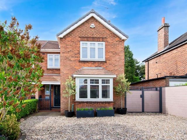 3 bedroom semi detached house for sale