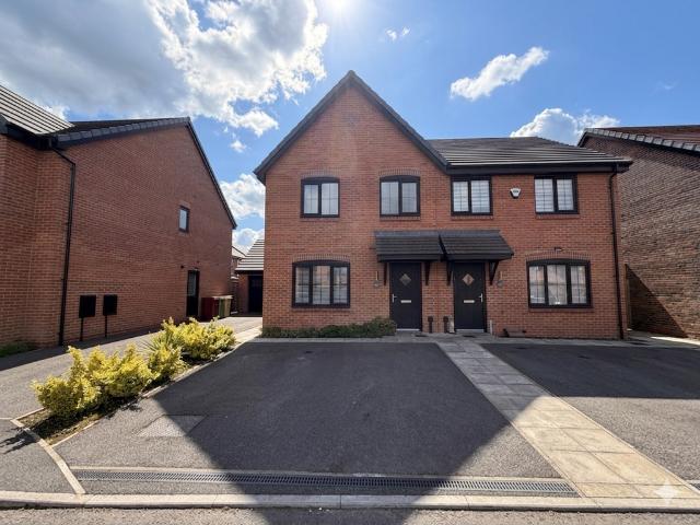 3 bedroom semi detached house for sale