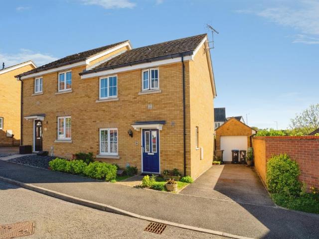 3 bedroom semi detached house for sale