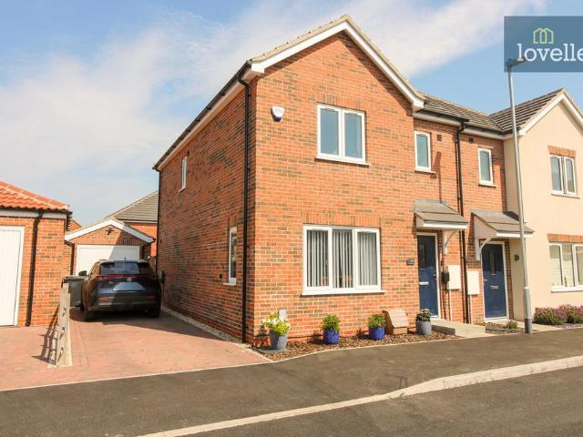 3 bedroom semi detached house for sale