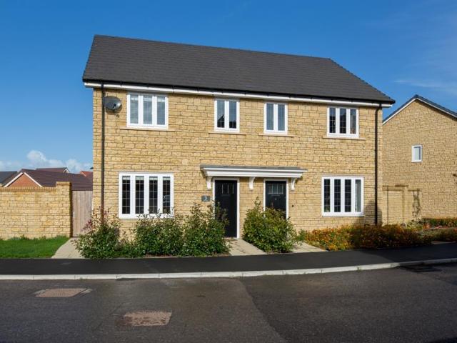 3 bedroom semi detached house for sale