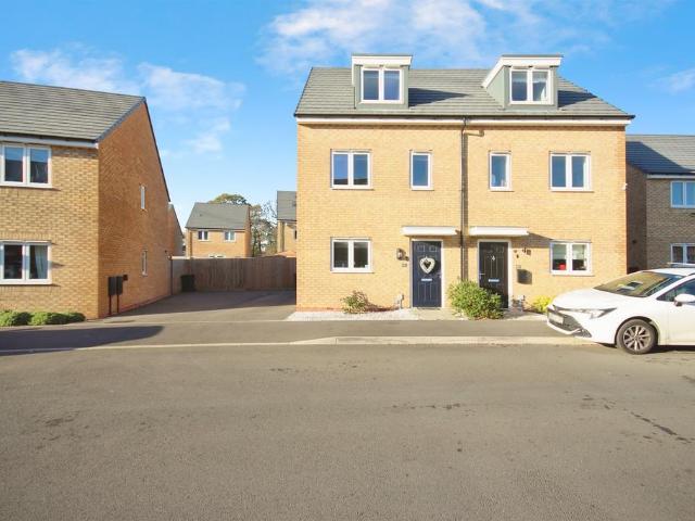 3 bedroom semi detached house for sale