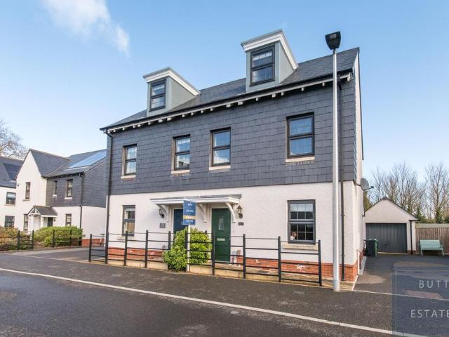 3 bedroom semi detached house for sale