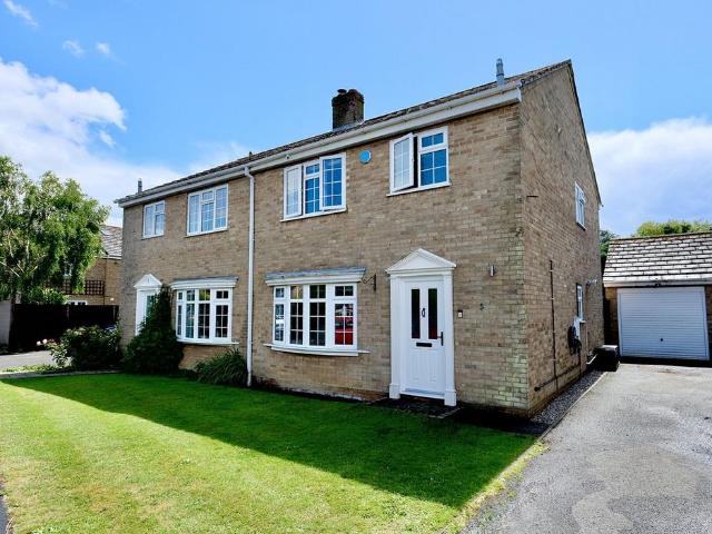 3 bedroom semi detached house for sale