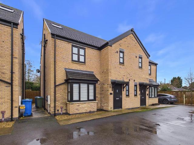 3 bedroom semi detached house for sale