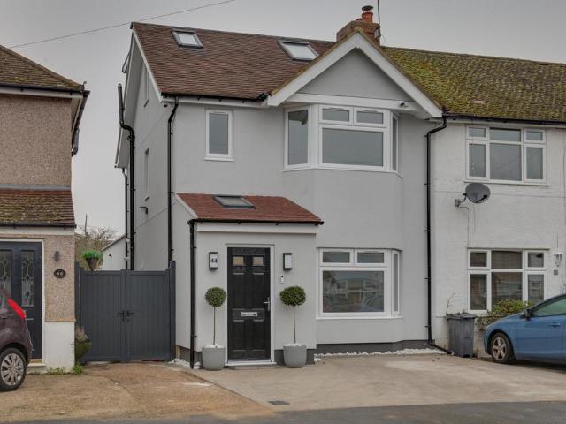 4 bedroom semi detached house for sale