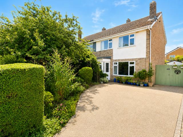 3 bedroom semi detached house for sale