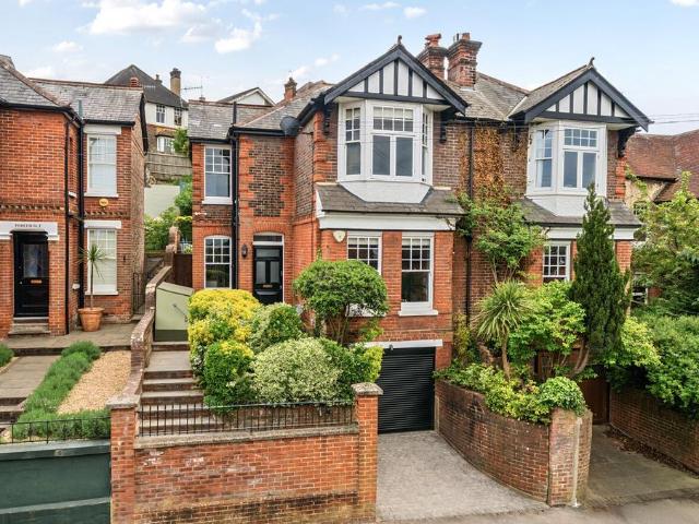 3 bedroom link detached house for sale