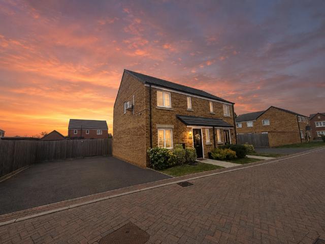 3 bedroom semi detached house for sale