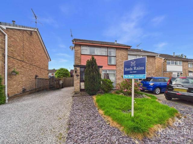 3 bedroom semi detached house for sale