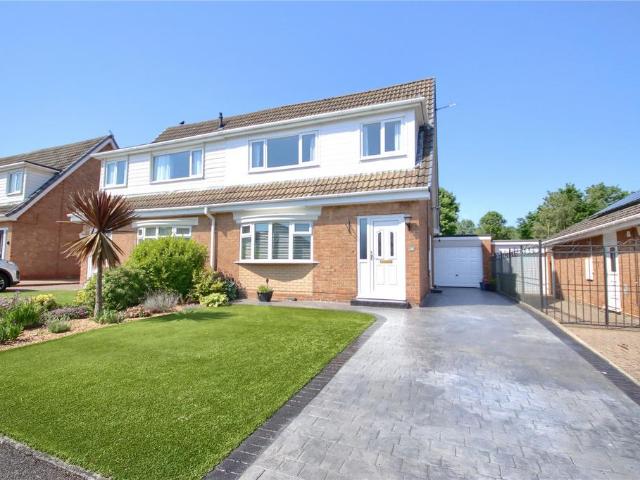 3 bedroom semi detached house for sale