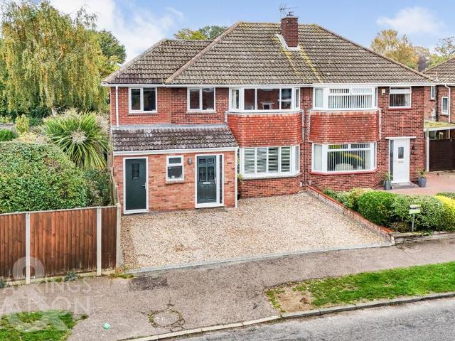 3 bedroom semi detached house for sale