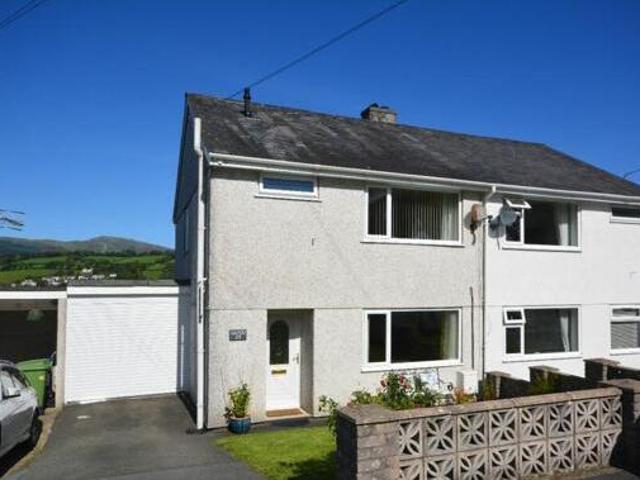 3 Bedroom Semi detached House For Sale In 25 Maesbrith, Dolgellau