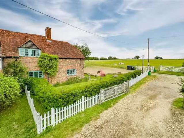 3 bedroom semi detached house for sale in 2 Little Woodend, Ma.